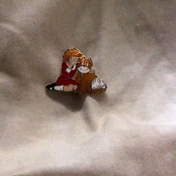 Applause | Jewelry | Little Orphan Annie And Sandy Pin | Poshmark